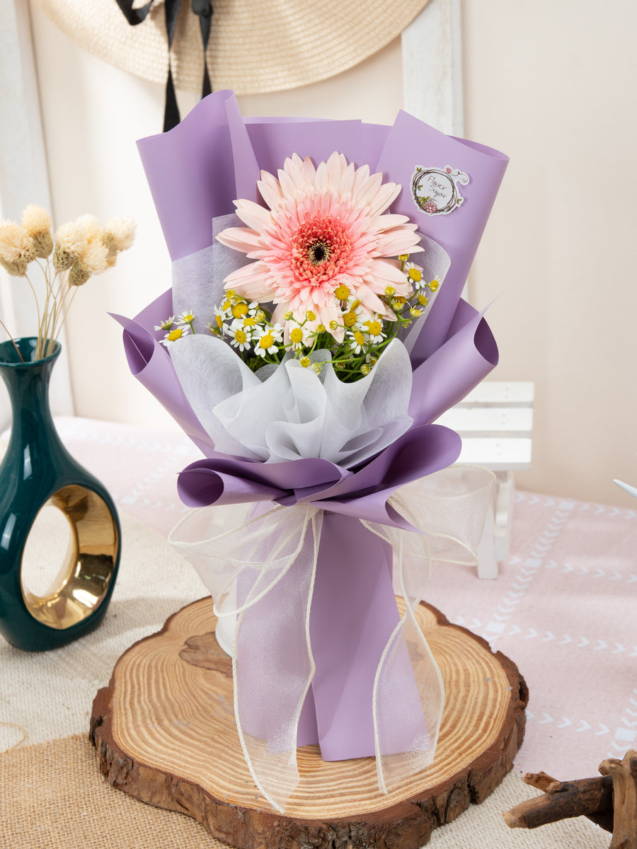 Daisy Delight | Gerbera Daisy Hand Bouquet With Chamomile – Flower Sugar