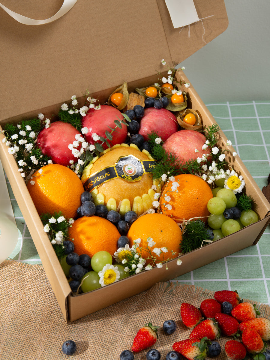 LunaFruit Box | Singo Pear, Apple, Orange, Blueberry, Plum, Physalis ...