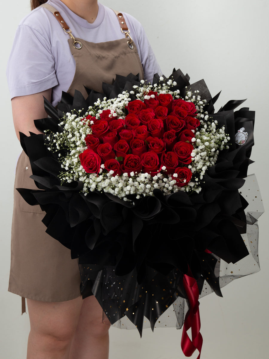 Heart 33 | Heart-shaped Rose Bouquet With Baby's Breath – Flower Sugar