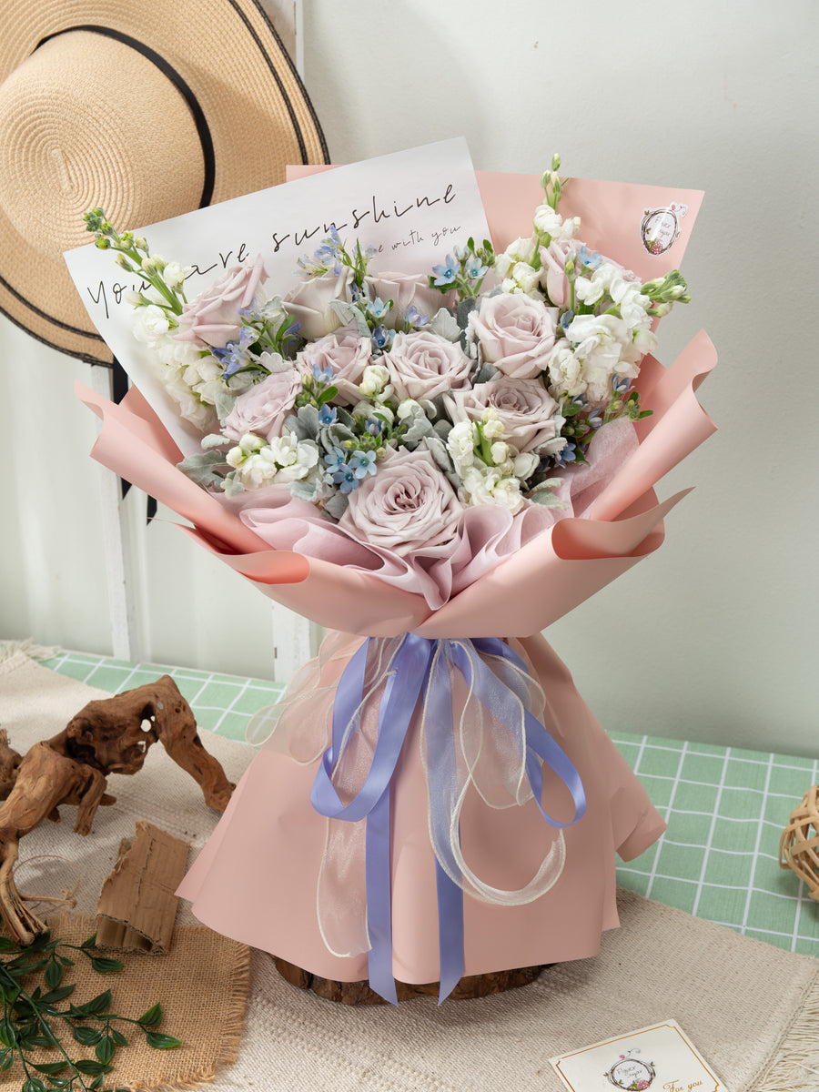 Menta Blooms | Menta Rose Bouquet With White Matthiola – Flower Sugar
